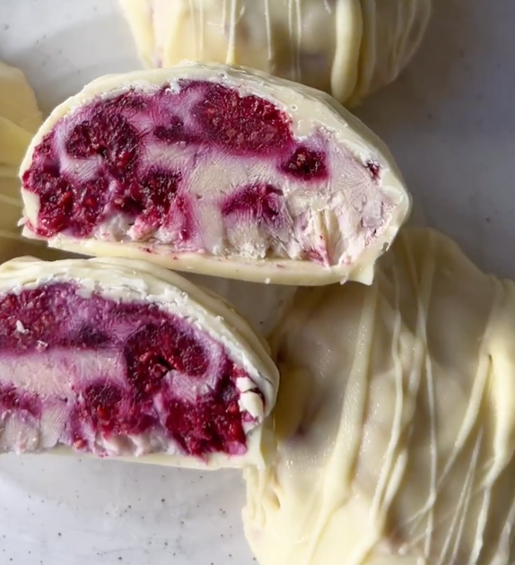 White Chocolate Berries & Cream Bombs – Macro Mike