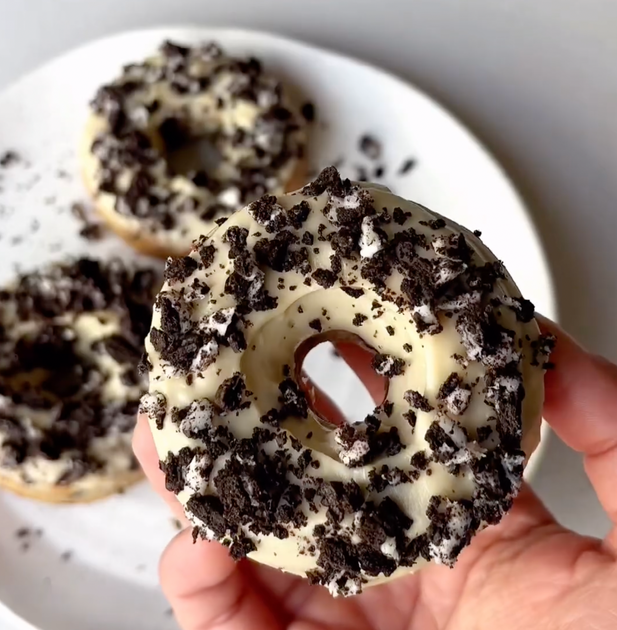 Cookies and Cream Donut – Macro Mike